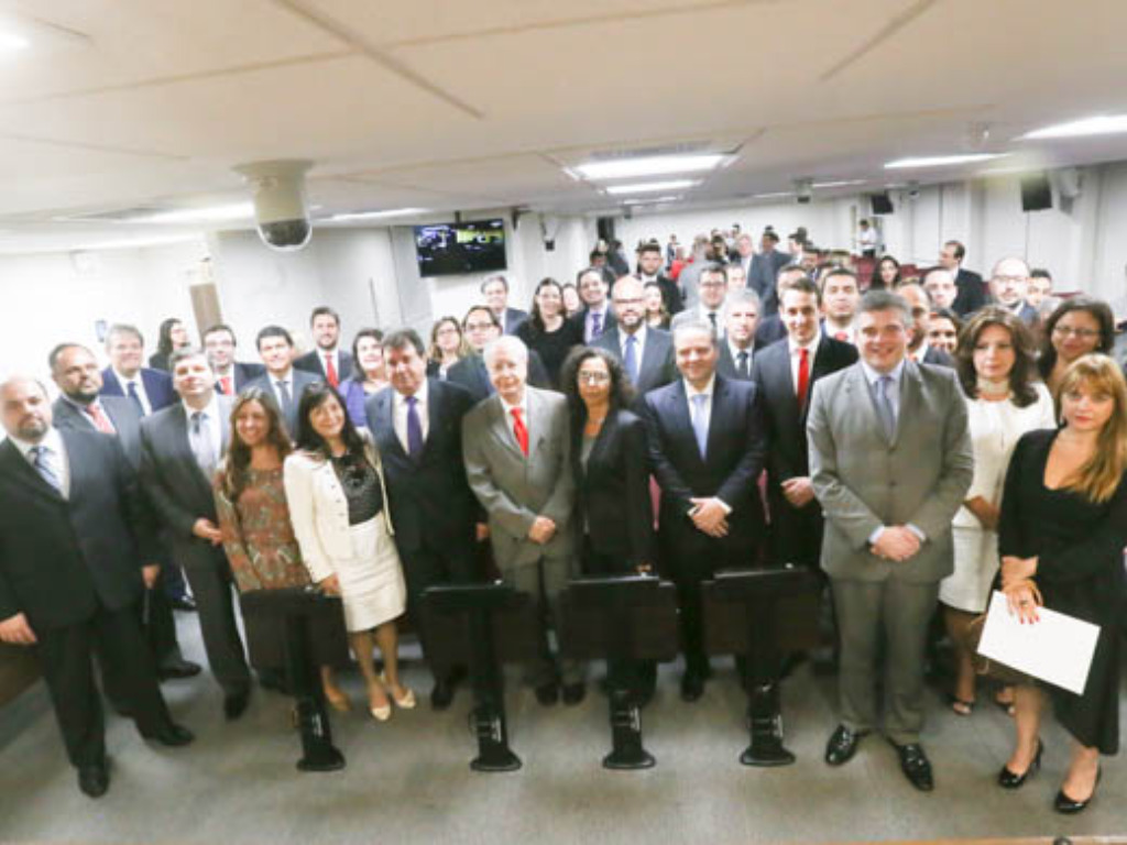 Posse conjunta de comissões trabalhistas lota plenário - OAB SP